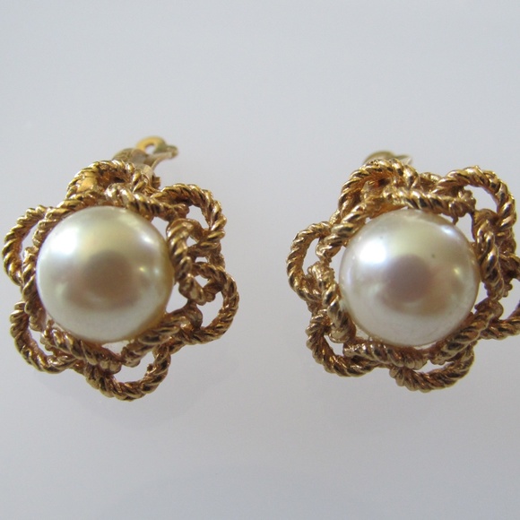 Panetta | Jewelry | Vintage Panetta Faux Pearls Clip On Earrings So ...